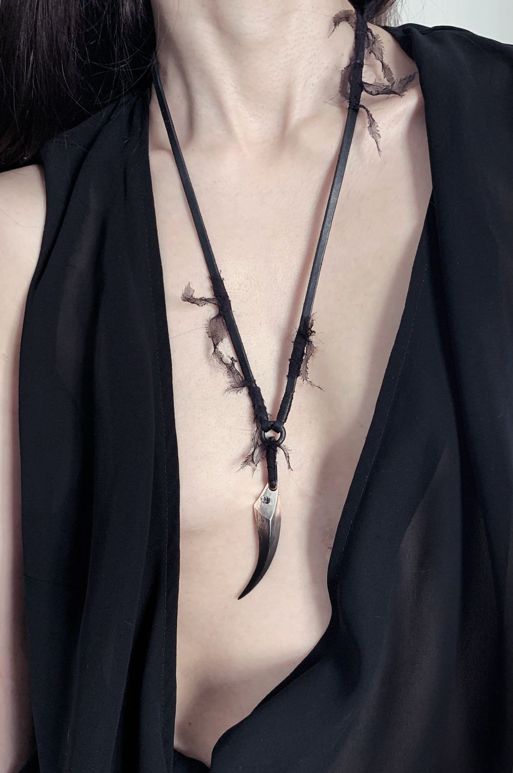 Silver Silk Claw necklace – Anu Tera