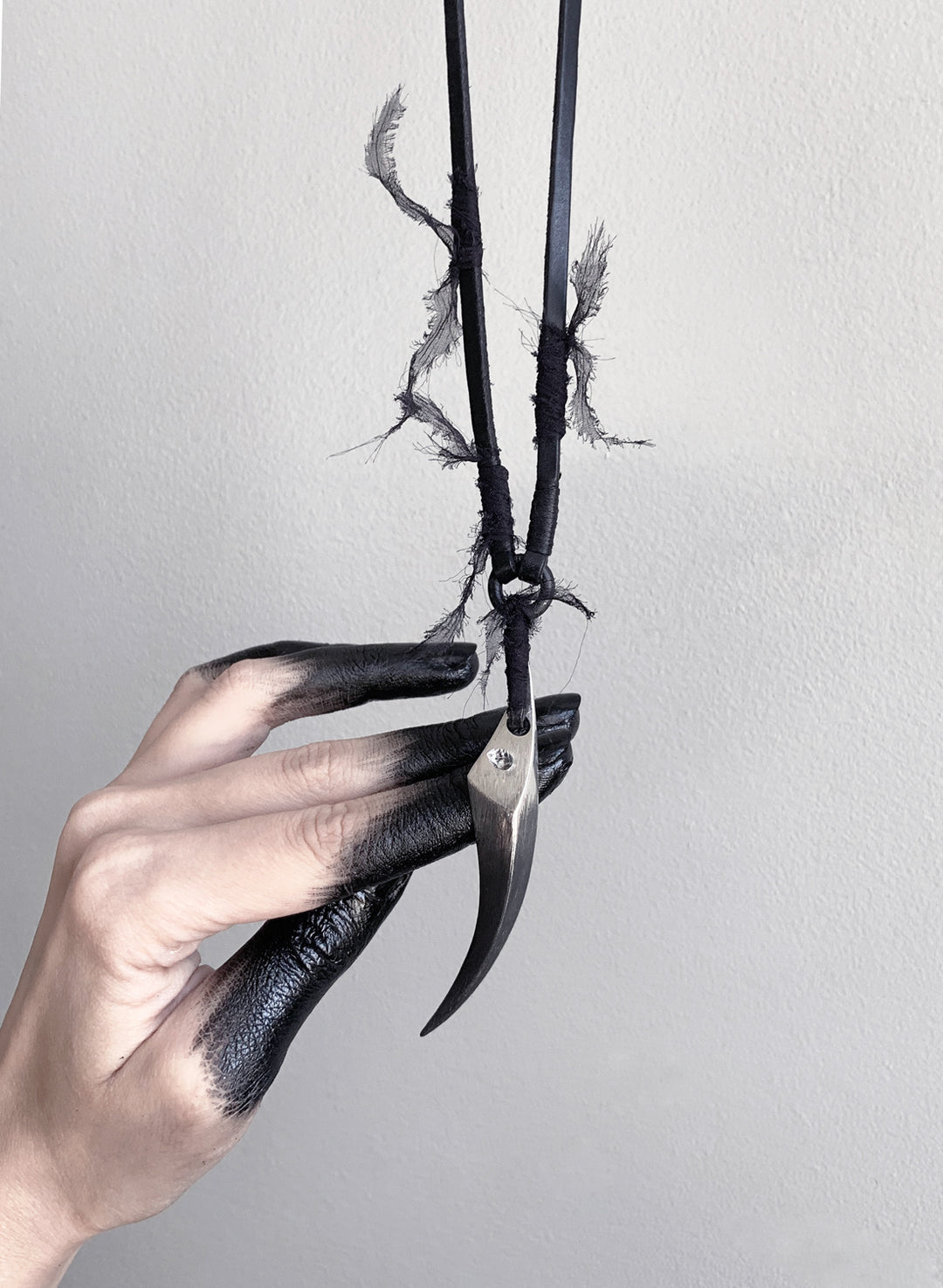 Silver Silk Claw necklace – Anu Tera